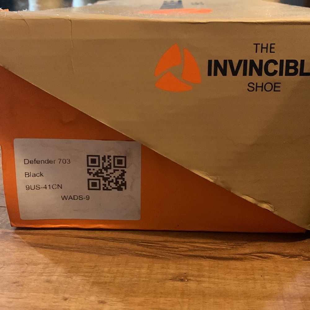 The Invincible Shoe *Brand New* Defender Size 9 - Gem